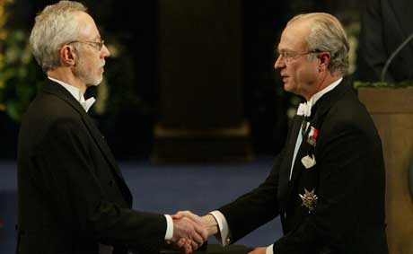 Coetzee mottok Nobelprisen – NRK Kultur og underholdning