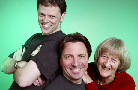 Tilfeldig? Neppe! Sanger fra satireprogrammet Hallo i uken er ute i ...