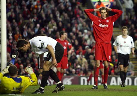 Myhre skrytes opp i skyene i England – NRK Fotball – Nyheter, tabeller ...